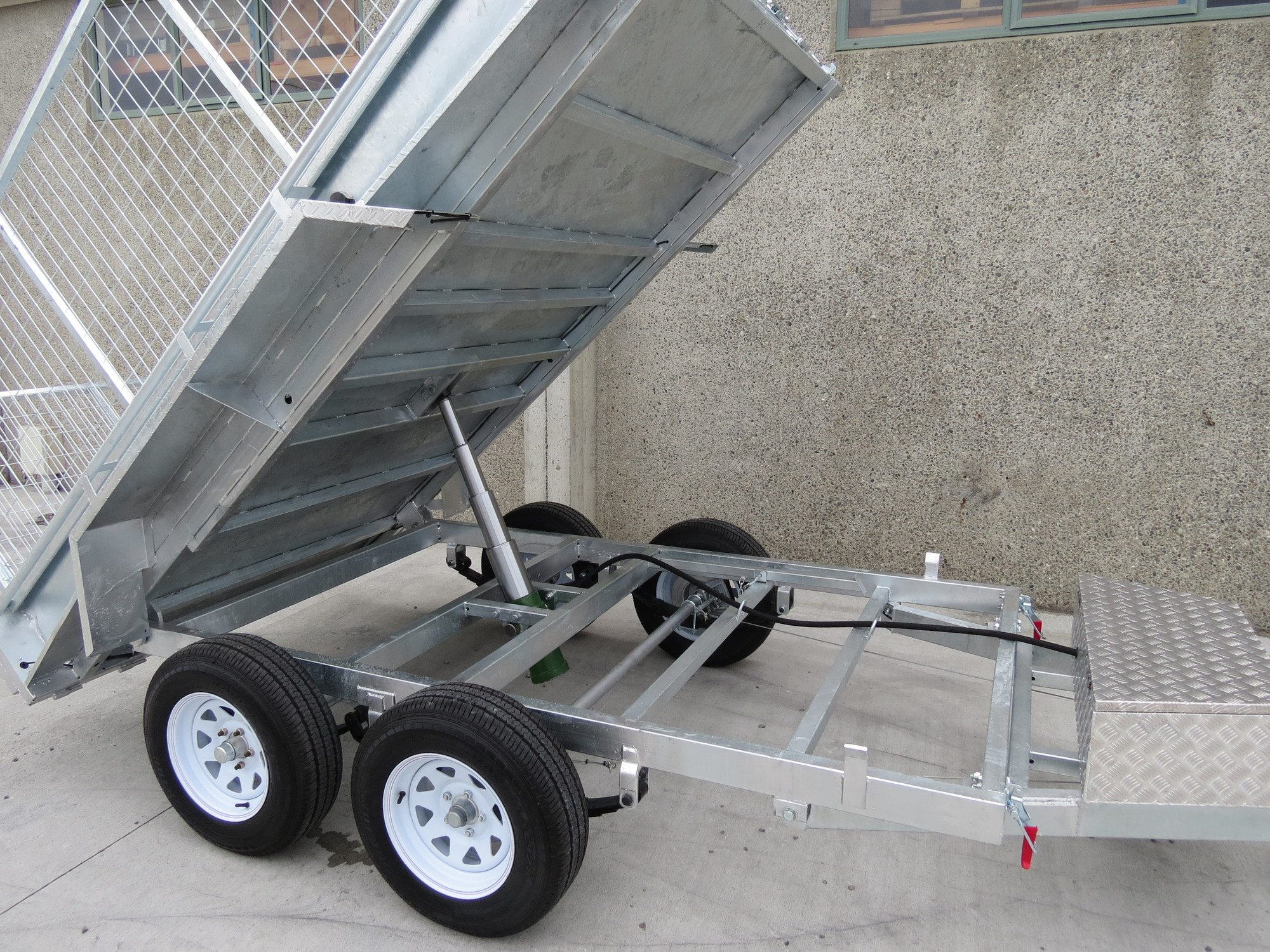 Safari Hydraulic Tipping 10x5 Tandem Axle Box Trailer Incl 900mm Cage ...